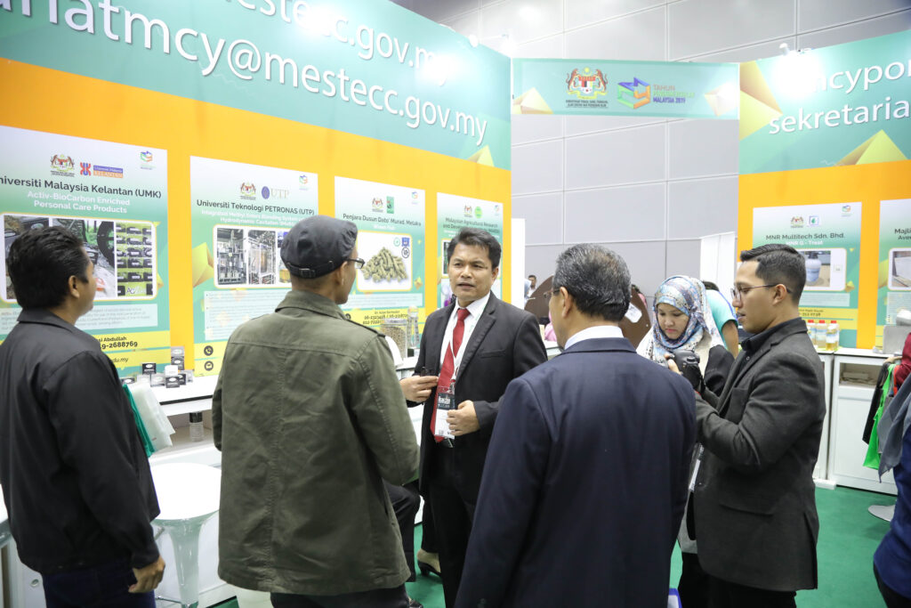 PAMERAN PRODUK MCY DI PAVILION MCY - Tahun Pengkomersialan Malaysia