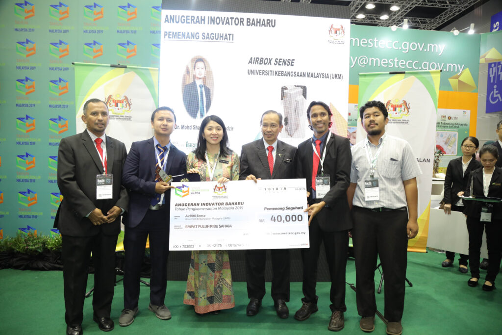 MAJLIS PENYAMPAIAN ANUGERAH TAHUN PENGKOMERSIALAN MALAYSIA (MCY ...